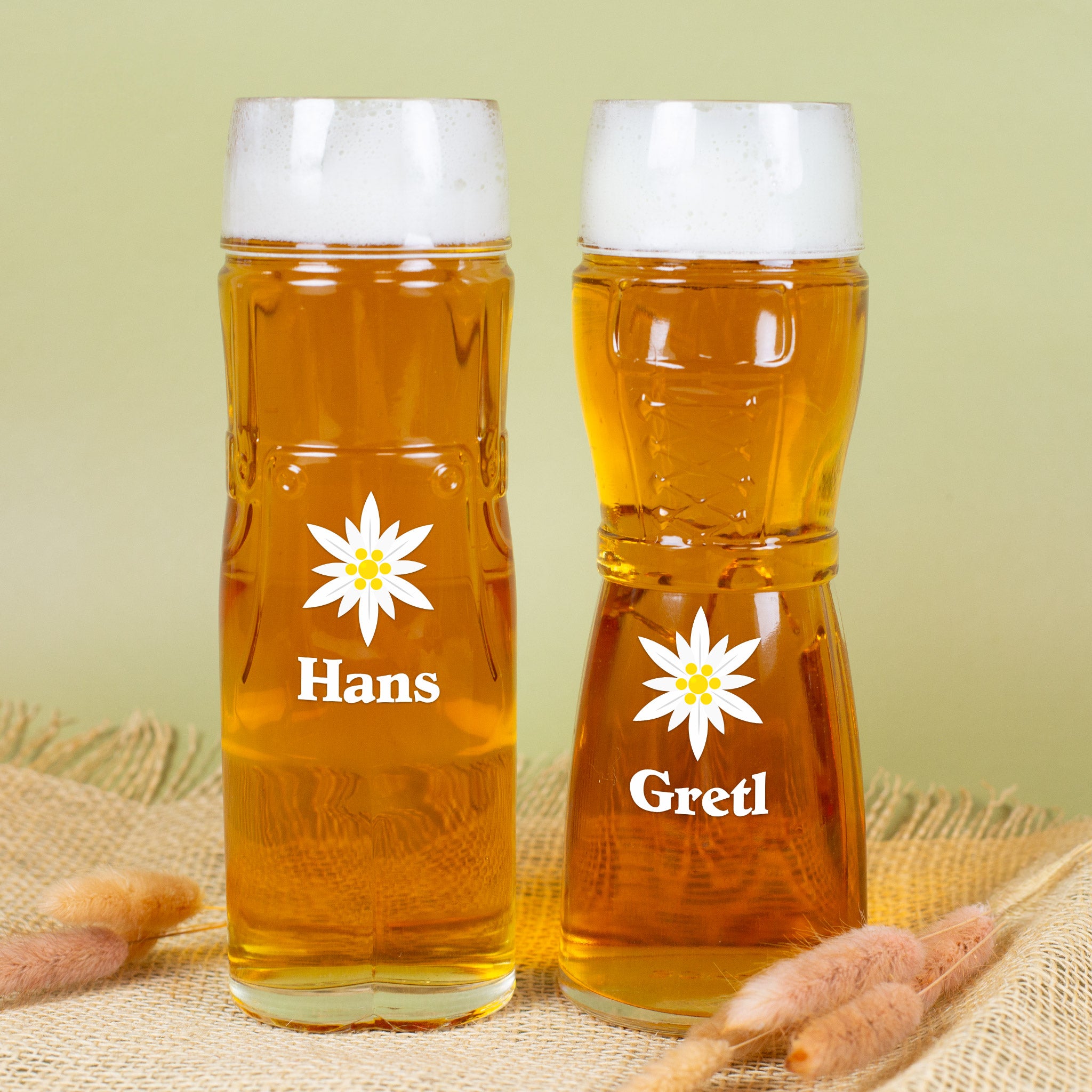 Personalisiertes Bierglas im Design einer Lederhose oder Dirndl ...