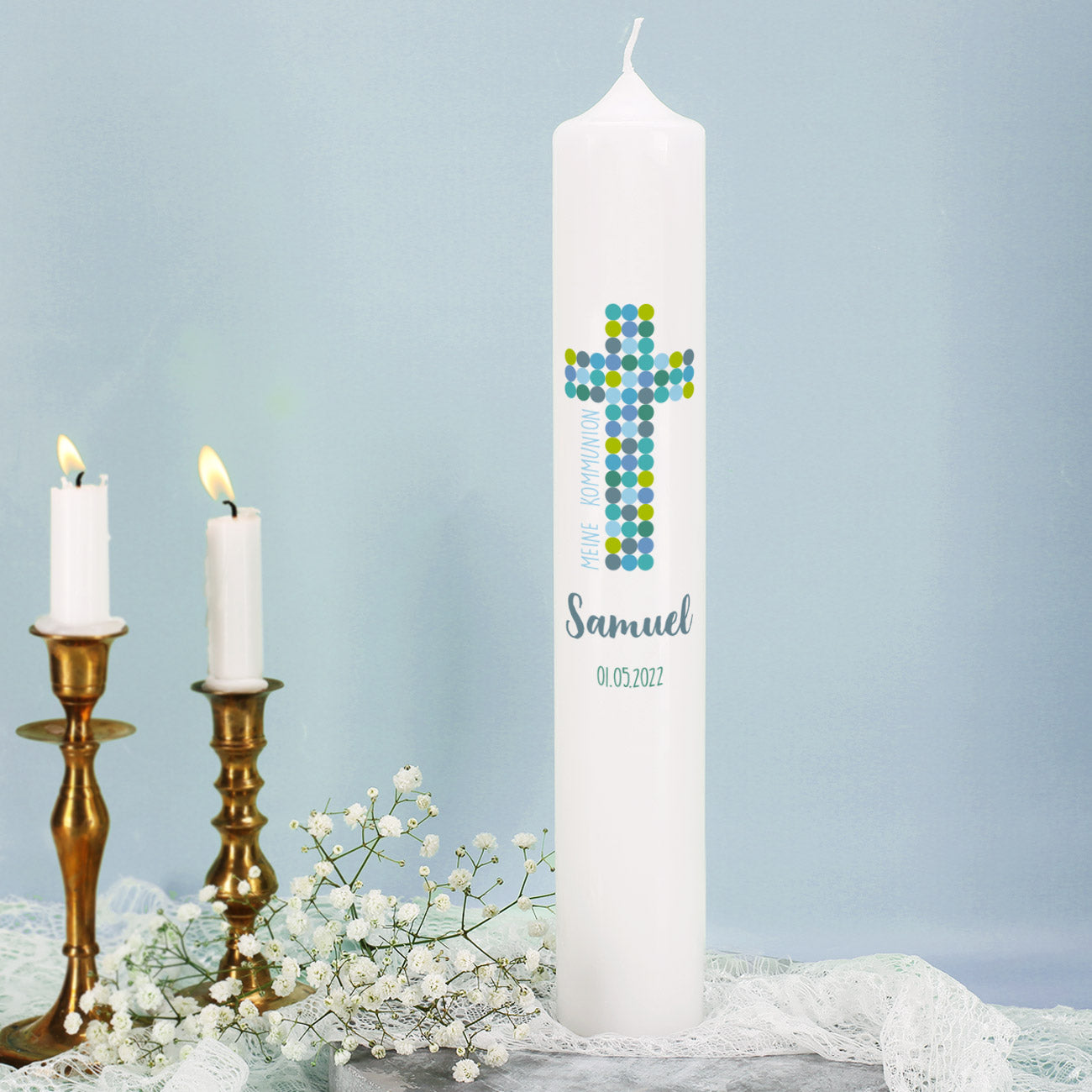 Personalisierte Kommunionkerze mit gepunktetem Kreuz, Name, Datum und ...