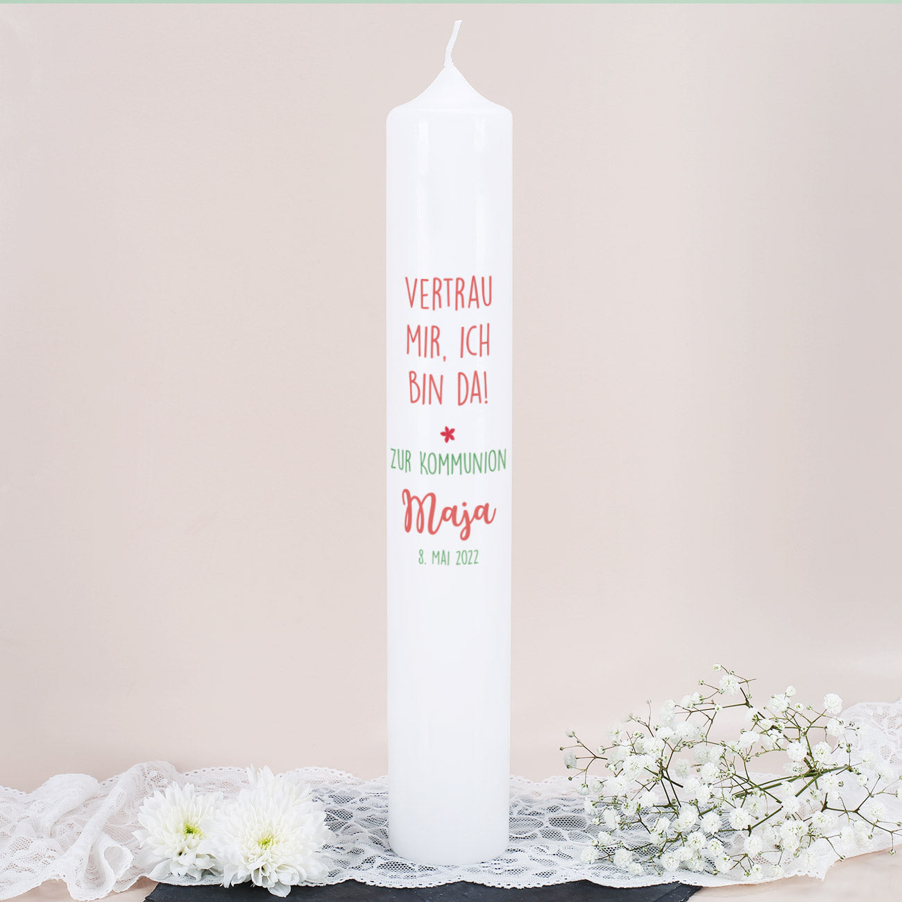 schlanke Kommunionkerze für Mädchen mit Kreuz aus Blüten und Blättern ...